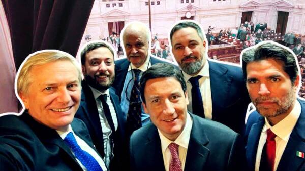 Quiénes son los 5 hombres que tomaron palco con Kast en la investidura ...