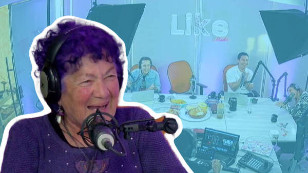 A la señora Mónica le preguntan de dónde proviene la once y la ...