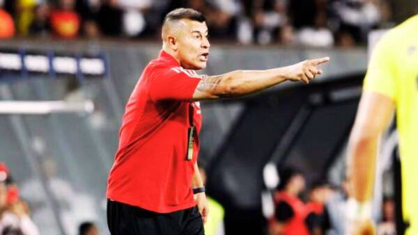 Jorge Almirón trata de "enano" a un árbitro y la ANFP lo castiga