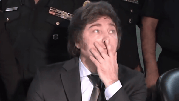 La cara que puso Javier Milei al ver la primera gran protesta callejera ...